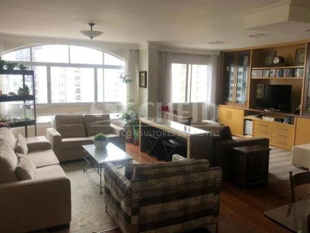 Apartamento com 123m², 2 dormitórios sendo 1 suíte e 1 vaga no Itaim Bibi