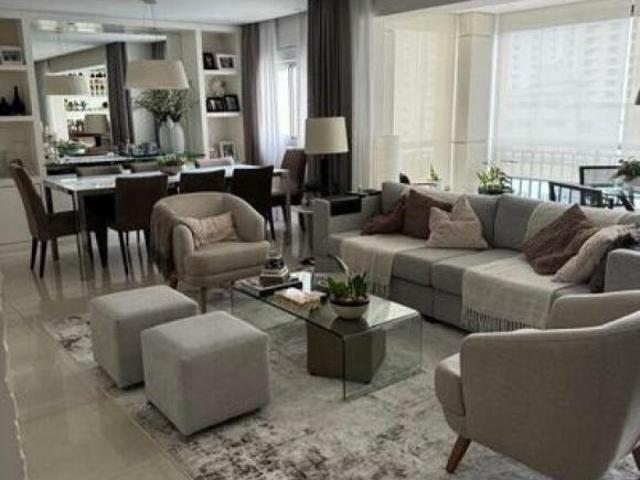 Apartamento com 137 m² de área útil, 3 suítes, 3 vagas