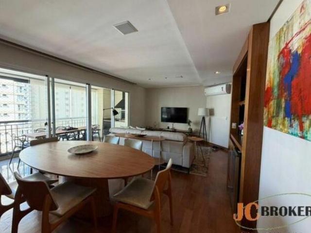 Apartamento com 137m² de área útil, 3 vagas