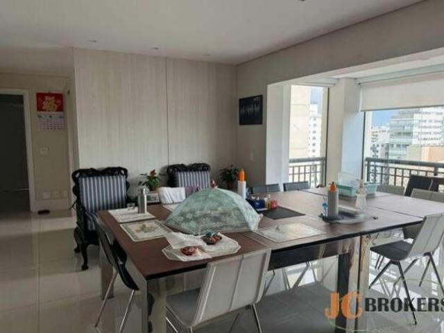 Apartamento com 137m² de área útil, 3 suítes, 3 vagas