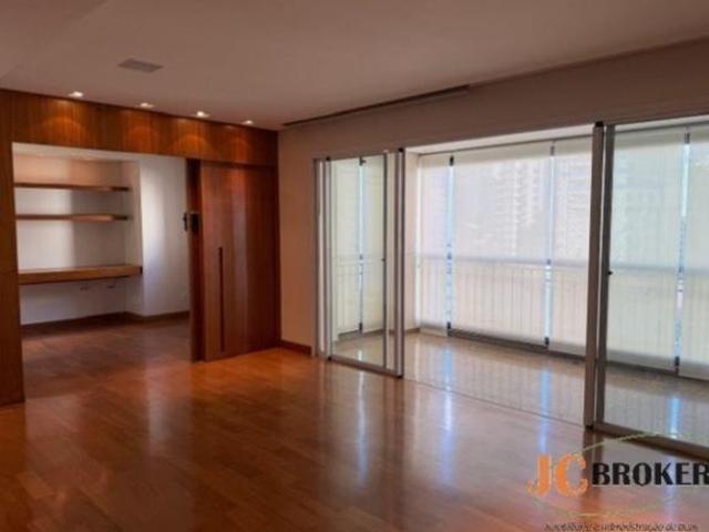 Apartamento com 137m² de área útil, 2 suítes, 3 vagas