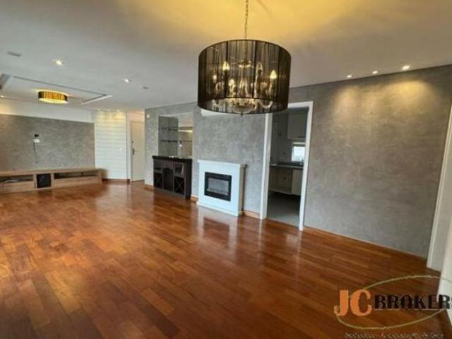 Apartamento com 137m², living ampliado, lavabo, 3 suítes, 3 vagas
