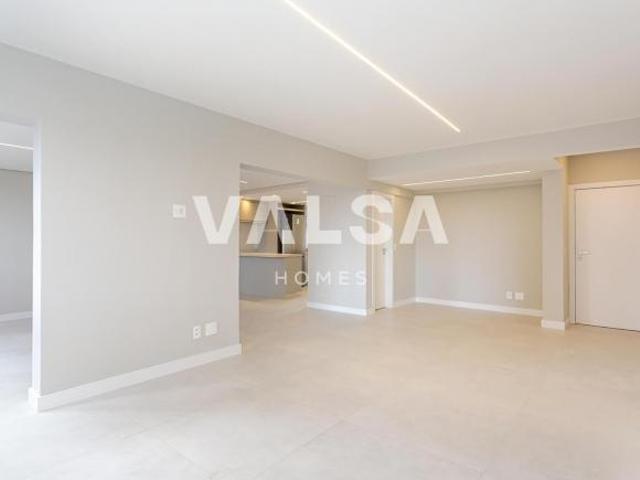 Apartamento com 138.8 m², 3 quartos sendo 1 suíte à venda no bairro Juvevê