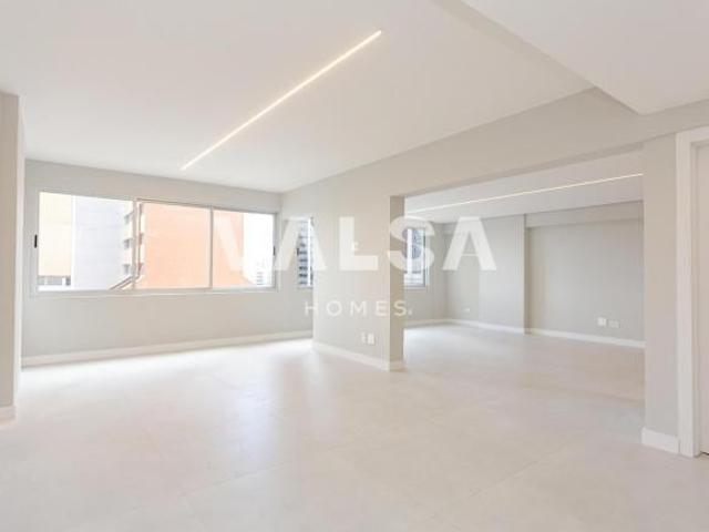 Apartamento com 138.8 m², 3 quartos sendo 1 suíte à venda no bairro Juvevê