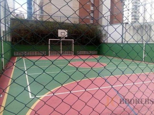 Apartamento com 138m² de área útil, 2 vagas de garagem, living para 2 ambientes, terraço, 2 suítes