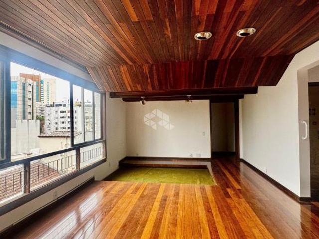 Apartamento com 138m² e vaga, no Moinhos de Vento