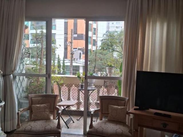Apartamento com 130 m² e 3 quartos à venda em Jardim Paulista