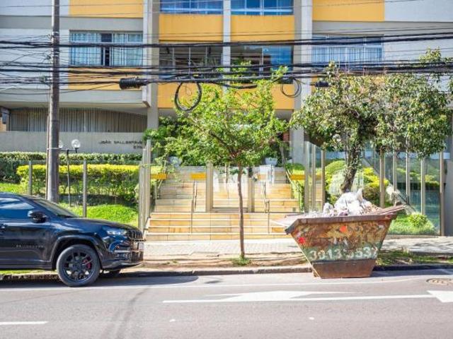 Apartamento com 133,00 m² Privativos 03 Quartos 01 suíte no Centro Cívico