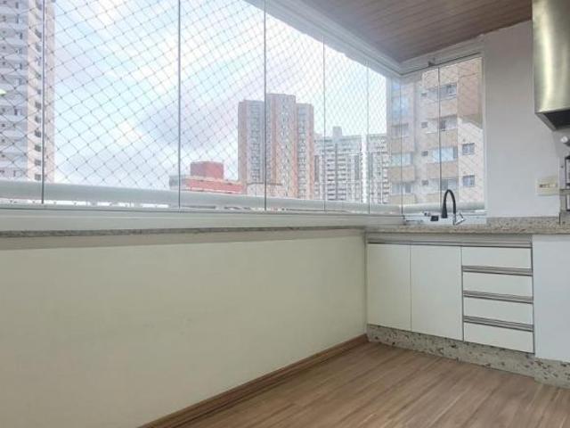 Apartamento com 144m², 3 suítes, 2 vagas e varanda gourmet/ Condomínio Paris