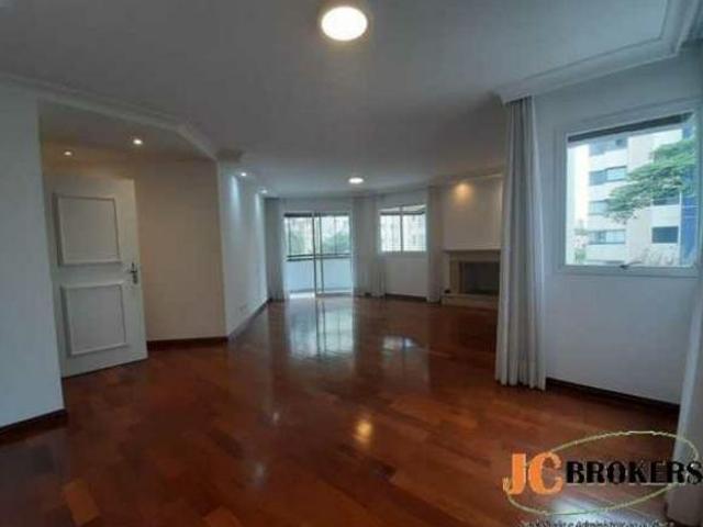 Apartamento com 140 m², 3 Dormitórios, sendo 1 suíte, Living para 2 ambientes, Varanda, 2 Vagas