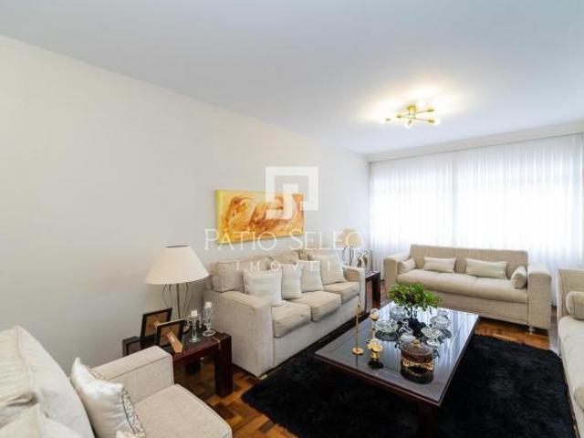 Apartamento com 140 m², 3 quartos sendo 1 suíte à venda no bairro Água Verde