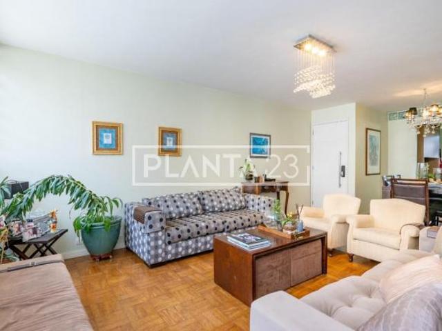 Apartamento com 140 m², 3 quartos sendo 1 suíte à venda no bairro Itaim Bibi