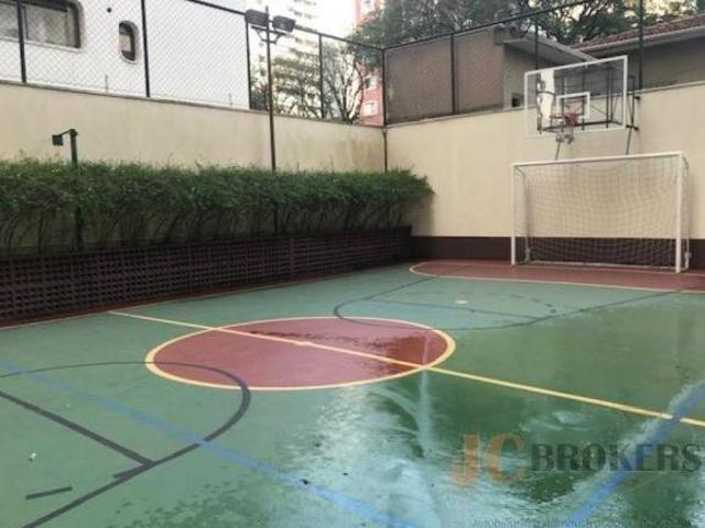 Apartamento com 140m², sala para 2 ambientes, 4 dormitórios sendo 1 suíte, 2 vagas