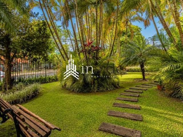 Apartamento com 141m² ao Lado do Clube Curitibano e Excelente Potencial para Retrofit