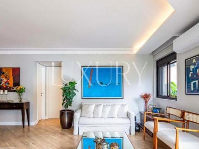 Apartamento com 142 m², 3 quartos sendo 1 suíte à venda no bairro Itaim Bibi