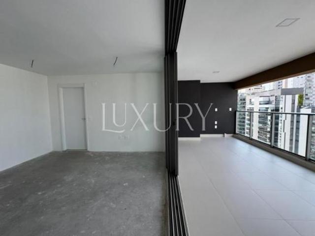 Apartamento com 143 m², 3 quartos sendo 3 suítes à venda no bairro Campo Belo