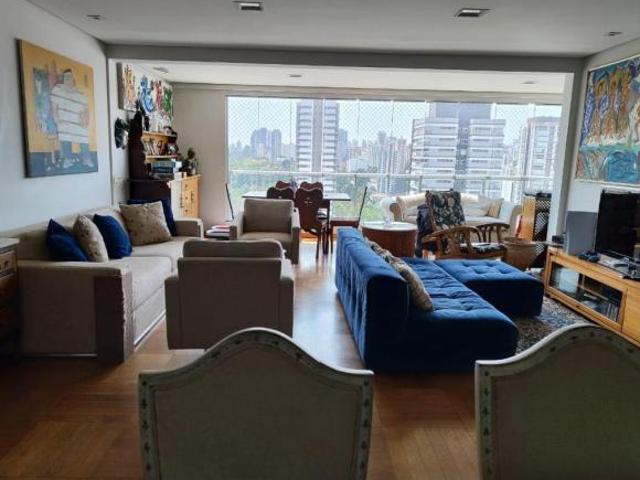 Apartamento com 143 m², 4 quartos sendo 3 suítes à venda no bairro Vila Madalena