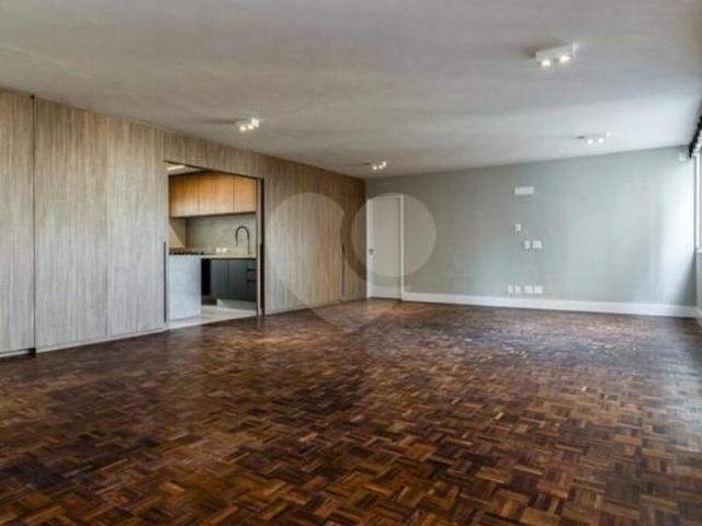 Apartamento com 157 m² e 2 quartos à venda em Itaim Bibi