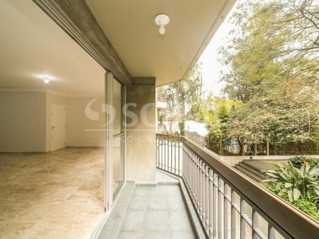 APARTAMENTO COM 157m² TODO REFORMADO EM UMA ÓTIMA LOCALIZAÇÃO