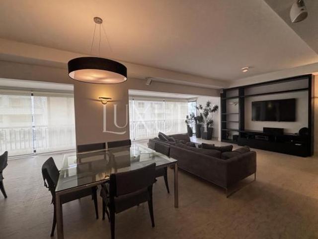 Apartamento com 158 m², 3 quartos sendo 3 suítes à venda no bairro Itaim Bibi
