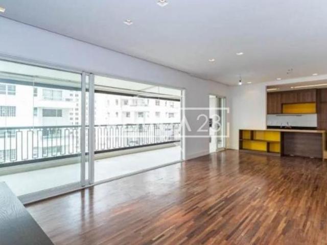 Apartamento com 158 m², 3 quartos sendo 3 suítes à venda no bairro Itaim Bibi