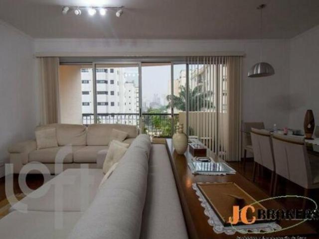 Apartamento com 158 m² de área útil, 4 Dormitórios sendo 2 suítes