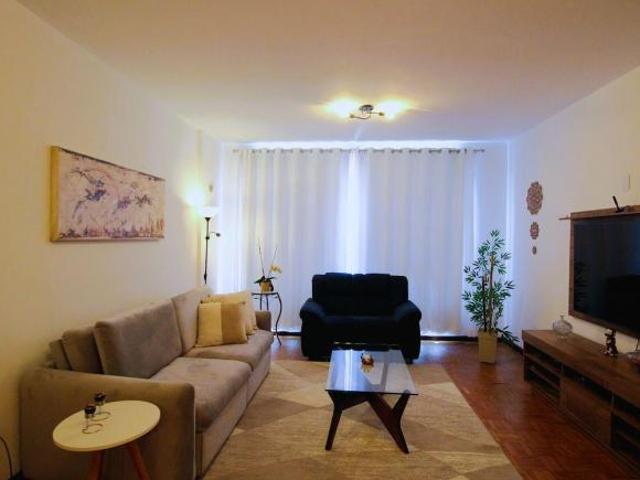Apartamento com 158 m² e 3 quartos à venda no Centro