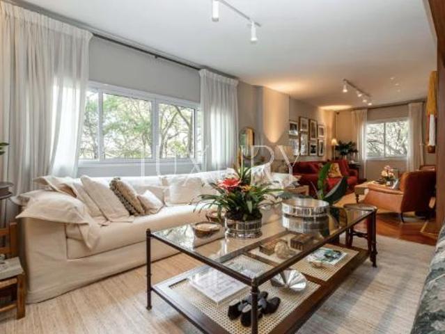 Apartamento com 150 m², 3 quartos sendo 1 suíte à venda no bairro Itaim Bibi