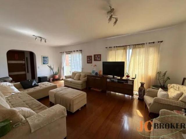 Apartamento com 150m² de área útil, 3 dormitórios sendo 1 suíte, 2 vagas