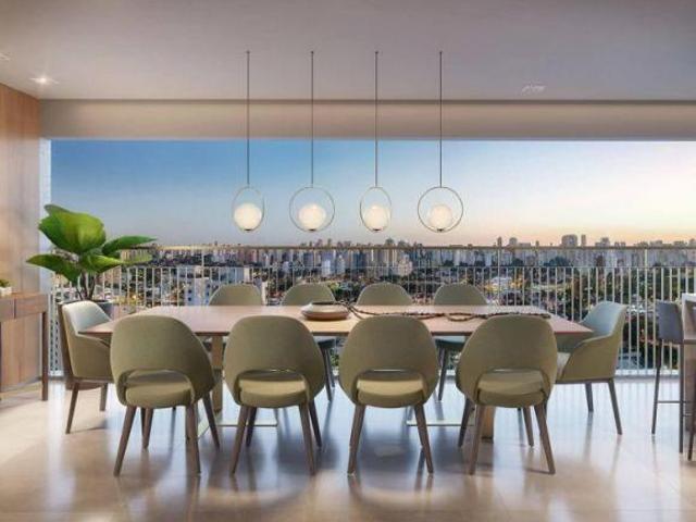 Apartamento com 151 m², 3 dormitórios, 2 vagas, à Venda em Moema