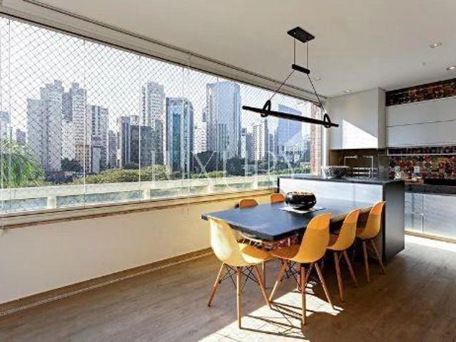 Apartamento com 151 m², 3 quartos sendo 2 suítes à venda no bairro Itaim Bibi