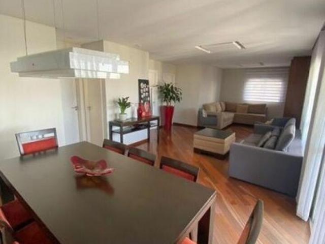 Apartamento com 151m² de área útil, 3 suítes, 3 vagas