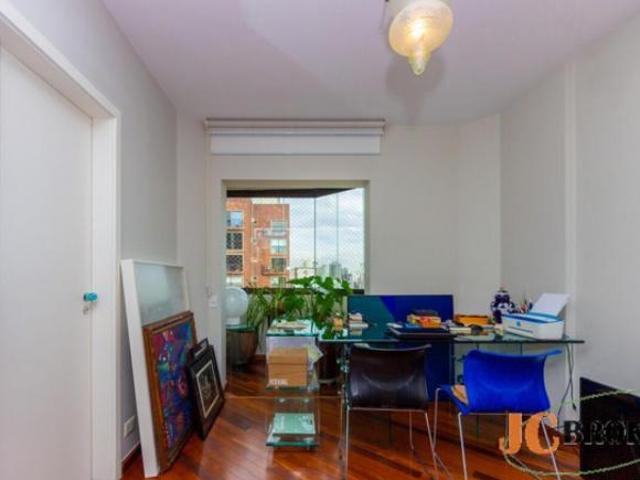 Apartamento com 151m² de área útil, 2 dormitórios sendo 1 suíte, 2 vagas