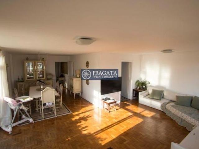 Apartamento com 166m2, 3 Dormitórios 2 vagas de garagem no coração do jardins