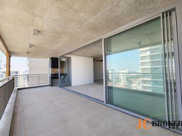 Apartamento com 167 m², 4 quartos, sendo 3 suítes, 4 vagas