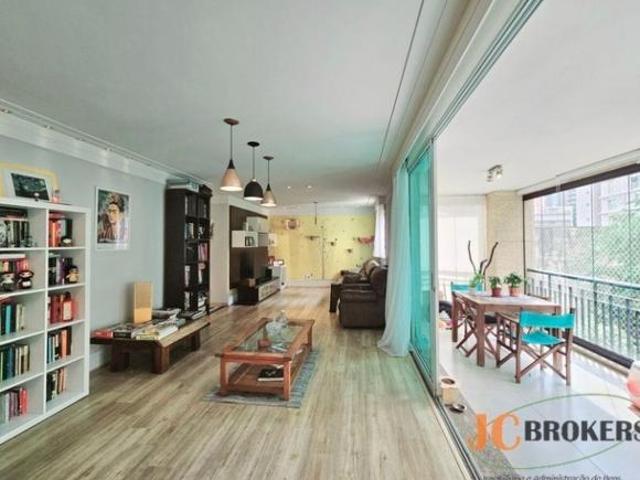 Apartamento com 167m² de área útil, 3 suítes, 3 vagas