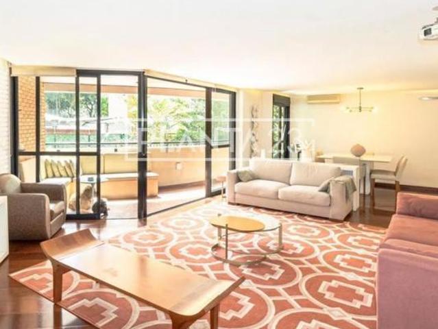 Apartamento com 160 m², 3 quartos sendo 1 suíte à venda no bairro Moema Pássaros