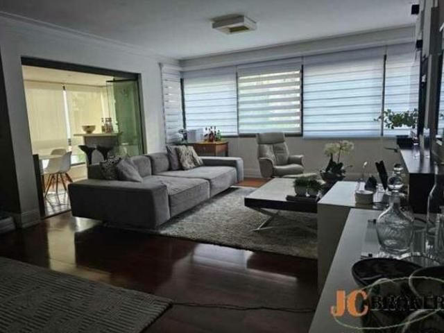 Apartamento com 160 m² de área útil, 3 suítes, 3 Vagas