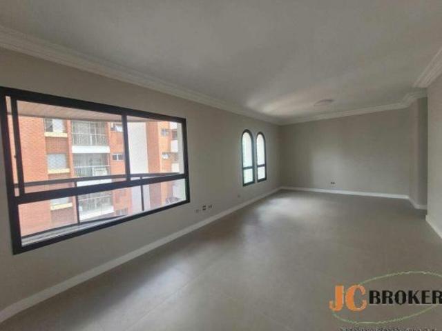 Apartamento com 160 m² de área útil, 3 suítes, 3 vagas
