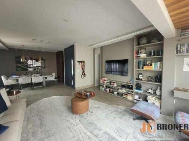 Apartamento com 160 m² de área útil, 3 suítes, 3 vagas