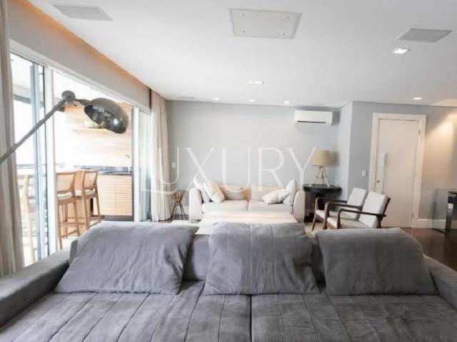Apartamento com 161.0 m², à venda no bairro Vila Nova Conceição