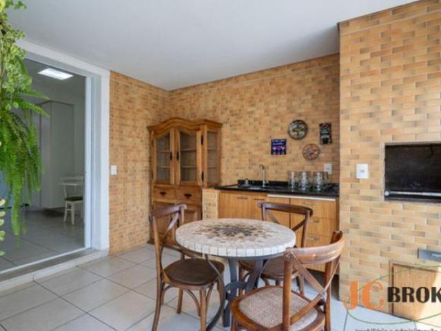 Apartamento com 161m² de área útil, 3 suítes, 3 vagas