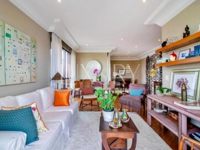 Apartamento com 162 m², 3 quartos sendo 3 suítes à venda no bairro Itaim Bibi