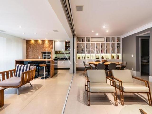 Apartamento com 162 m², 3 quartos sendo 3 suítes à venda no bairro Vila Olímpia