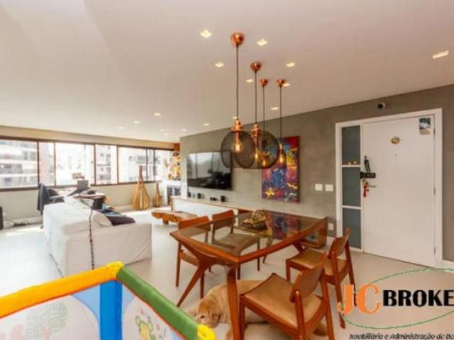 Apartamento com 162 m², 4 Dormitórios, sendo 3 suítes, Sala ampla para 2 ambientes, 4 Vagas