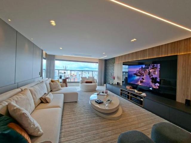 Apartamento com 163 m² e 3 quartos, 3 suites, 2 vagas à venda na Vila Mariana