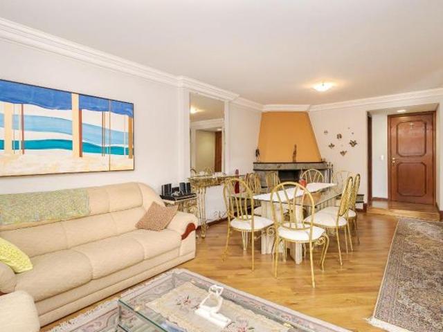 Apartamento com 175 m², Ideal para Retrofit no Batel