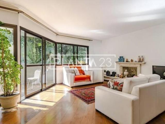 Apartamento com 170 m², 3 quartos sendo 1 suíte à venda no bairro Paraíso