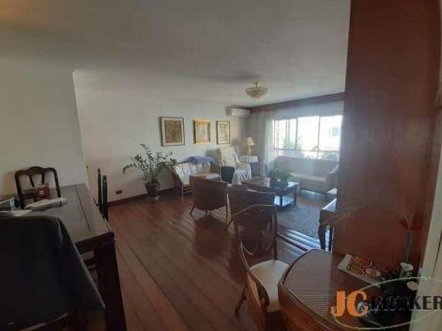 Apartamento com 170m² de área útil, sala, varanda, lavabo, 4 dormitórios sendo 1 suíte, 2 vagas