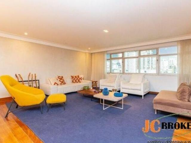 Apartamento com 171 m², 3 Dormitórios sendo 1 suíte, Living para 3 Ambientes, 2 Vagas